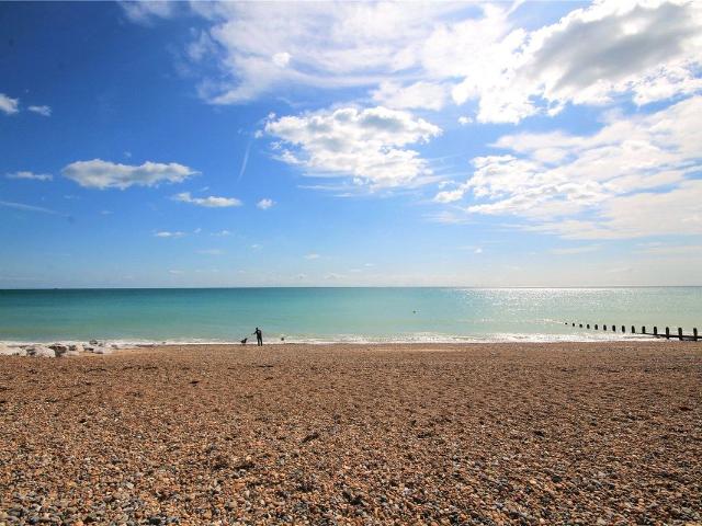 Room 1, 20 Kings Court, Brighton Road, Lancing, West Sussex BN15, Room to rent, £745 pcm | PrimeLocation