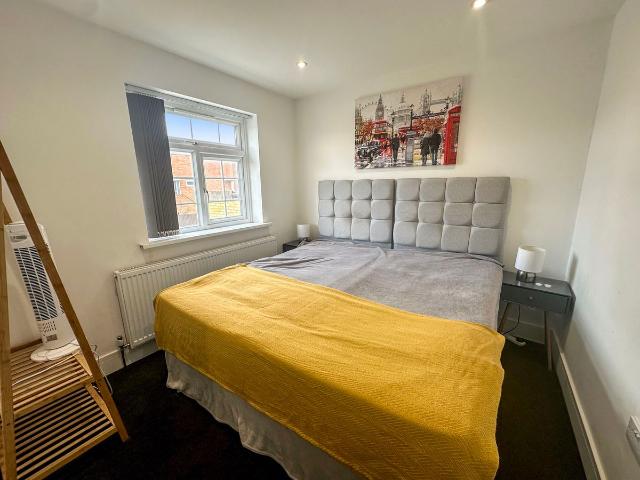 Room 1, 26, Rochfords Gardens, Slough, Berkshire SL2, Room to rent, £650 pcm | PrimeLocation