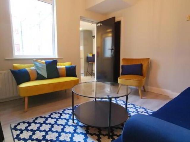 Room 1, 93 Bloomfield Avenue, Belfast, BT5 5AB