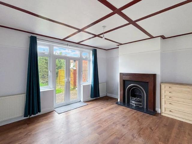 Room 1, Central Avenue, Pinner, HA5