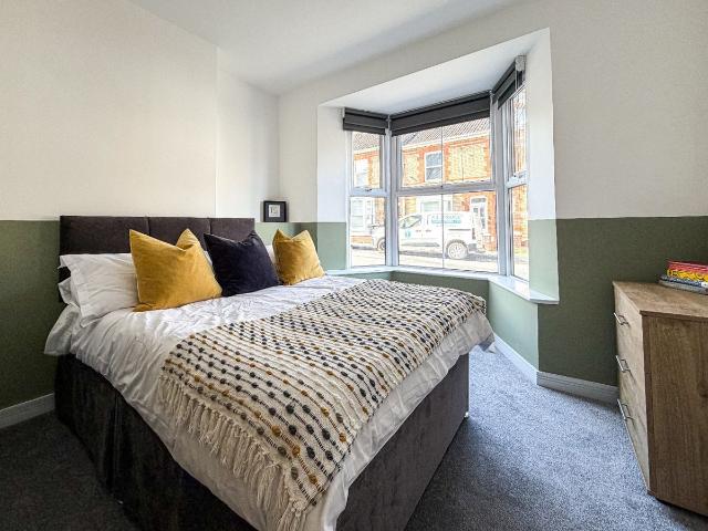 Room 1, George Street TA2, Room to rent, £925 pcm | PrimeLocation