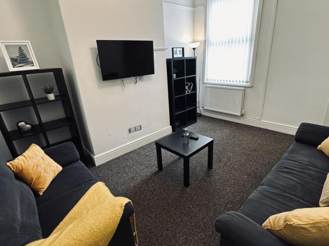 Room 1 for rent in 7 Salisbury Street, Chester