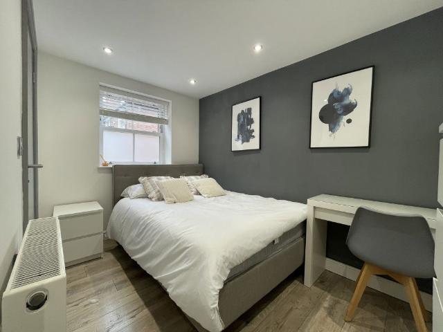 Room 1, Flat 1, Priestgate, Peterborough PE1, Room to rent, £600 pcm | PrimeLocation