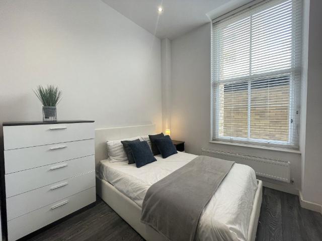 Room 1, Flat 2, Priestgate, Peterborough PE1, Room to rent, £550 pcm | PrimeLocation