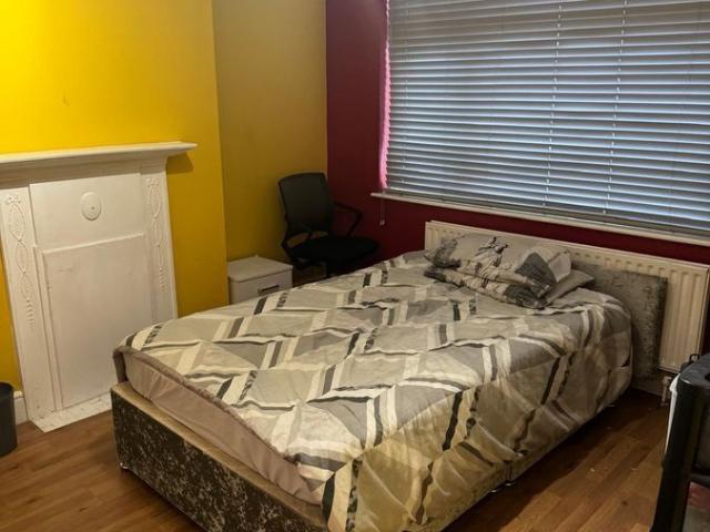 Room 1, Kingfisher Avenue, Redbridge E11, Room to rent, £1,000 pcm | PrimeLocation