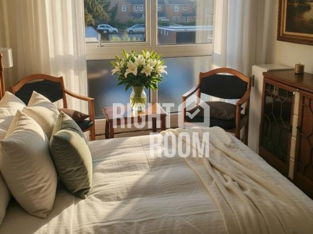 Room 1, Hollenden, Poole Road, Branksome BH12, Room to rent, £550 pcm | PrimeLocation