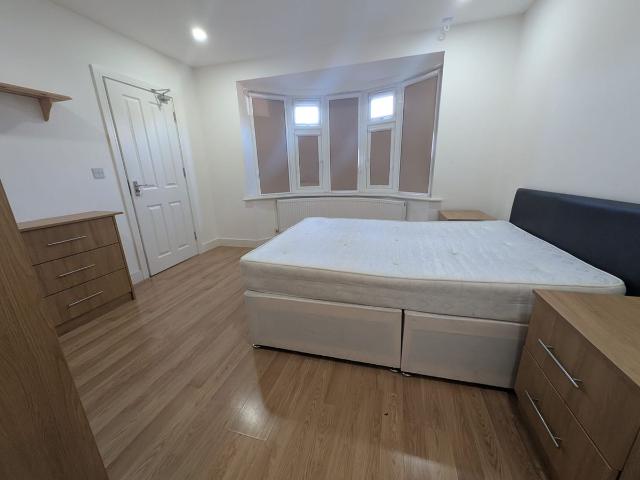 Room 1, Hayes UB3, Room to rent, £795 pcm | PrimeLocation