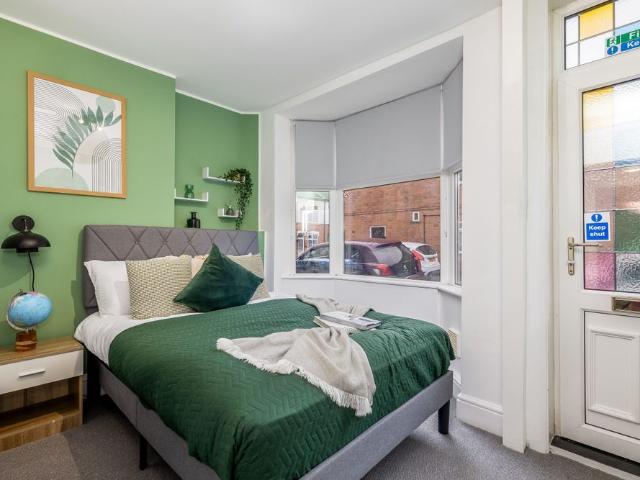 Room 1 – Hinckley