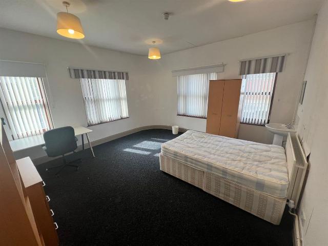 Room 1, Melbourne Road, Earlsdon, Coventry CV5, Room to rent, £525 pcm | PrimeLocation