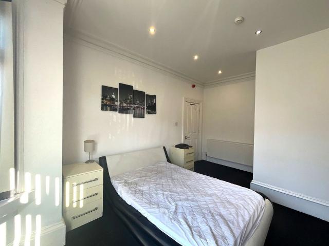 Room 1, Queens Road, DN1