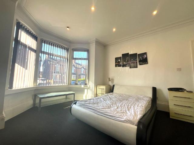 Room 1, Queens Road, DN1