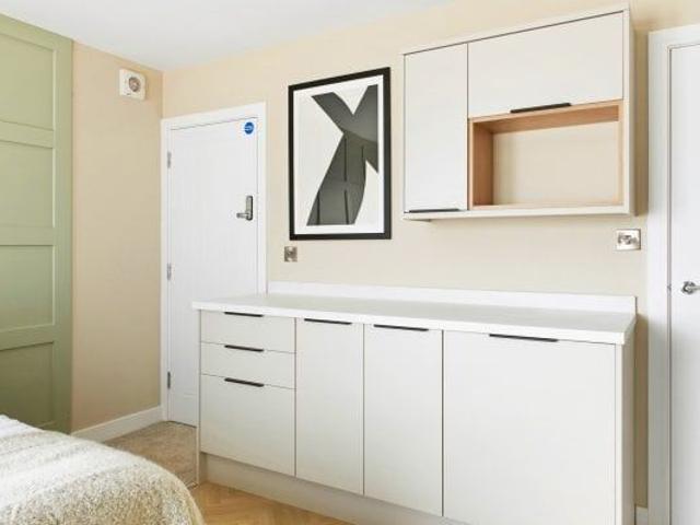 Room 1, Wellington Street, Property for rent