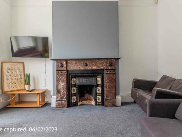 Room 2, 3 Feversham Crescent, Wiggington Road