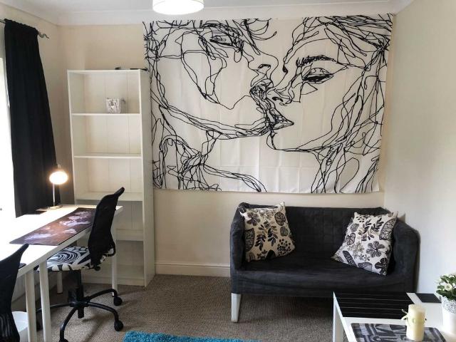 Room 2: 12 Pickering Place, Guildford, GU2 8AH