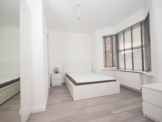 Room 2, 17 Rosslyn Crescent HA1, 1 bed property to rent, £850 pcm | PrimeLocation
