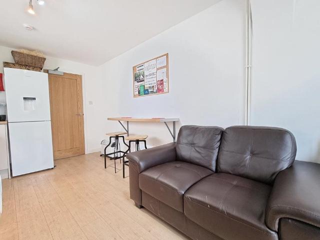 Room 2, 19 Radegund Road, Cambridge