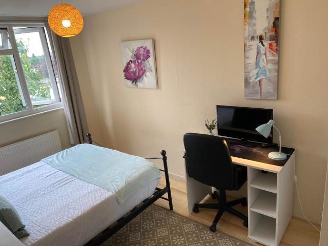 Room 2, 1 Windsor Close, GU2 7QU