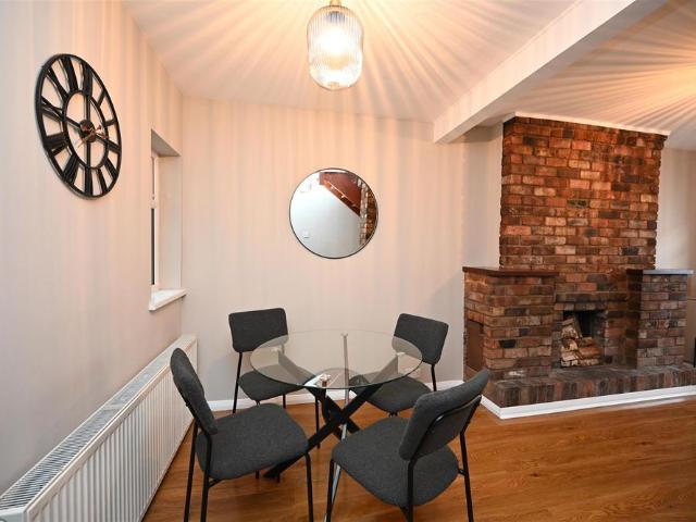Room 2 1 Hugh Street, Belfast, BT9 7HH