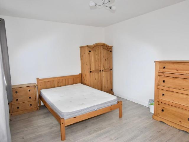 Room 2 1 Riverside Studios Riverside Close Whitley, Coventry, CV3 4AT BILLS INCLUDED ENSUITE HOUSE SHARE