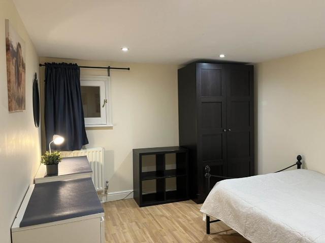 Room 2: 30 Springfield Road, Guildford, Surrey GU1, Room to rent, £895 pcm | PrimeLocation