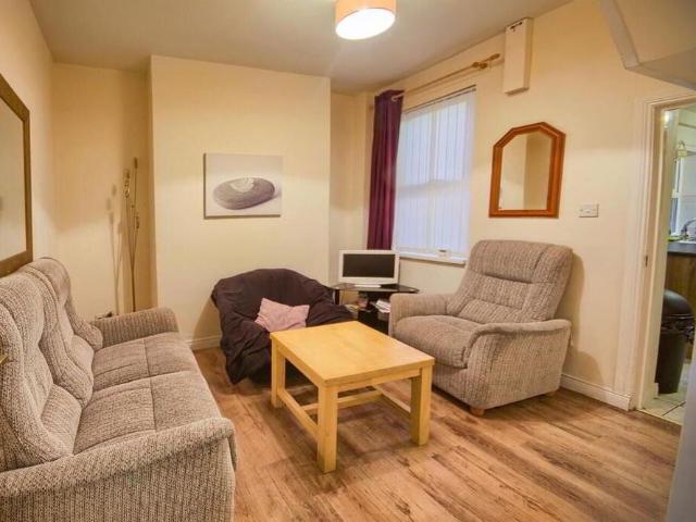 Room 2, 40 Nansen Street, Belfast, BT12 6AT