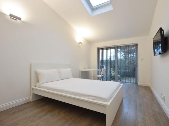 Room 2, 41 Woodland Way, Mill Hill NW7, Room to rent, £920 pcm | PrimeLocation