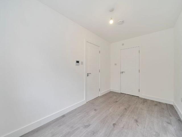 Room 2, 8 Hospital Way, Hither Green SE13, Room to rent, £800 pcm | PrimeLocation
