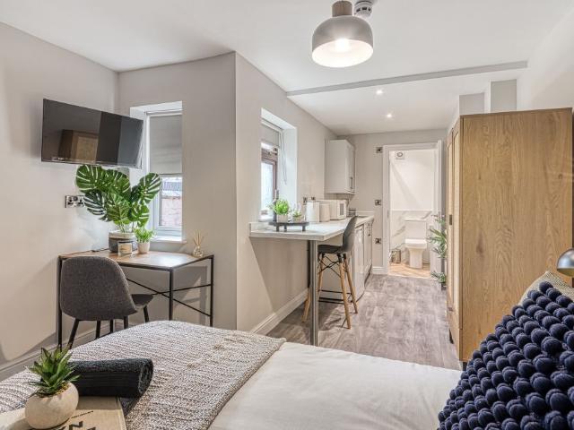 Room 2, Bennett Street NG10, Studio to rent, £750 pcm | PrimeLocation