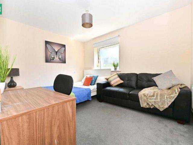 Room 2, Flat 7, Flynn Court 1 bed in a house share to rent £1,065 pcm £246 pw