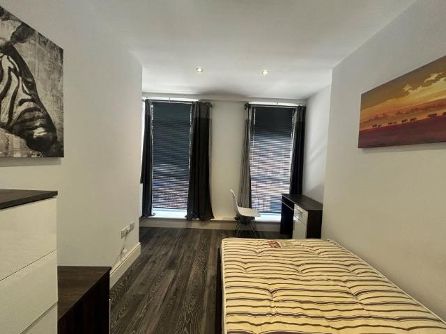 Room 2, Flat 3, Broadway PE1, Room to rent, £530 pcm | PrimeLocation