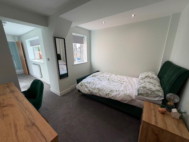 Room 2, Hall Street DE24, Studio to rent, £725 pcm | PrimeLocation