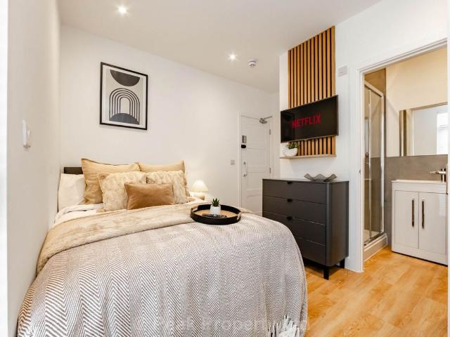 Room 2, Heygate Avenue, Southend On Sea SS1, 7 bed shared accommodation to rent, £825 pcm | PrimeLocation