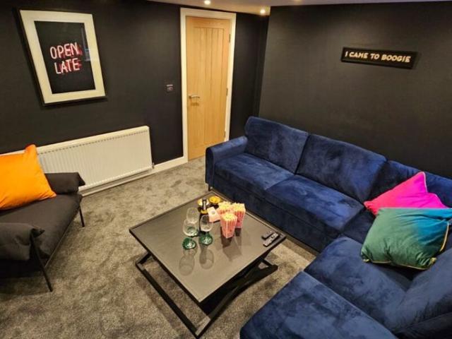 Room 2, Longroyd Terrace, Beeston, LS11 5HJ