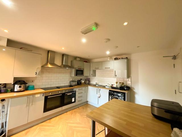 Room 2, Mansfield Road, Doncaster DN4, 5 bed terraced house to rent, £455 pcm | PrimeLocation