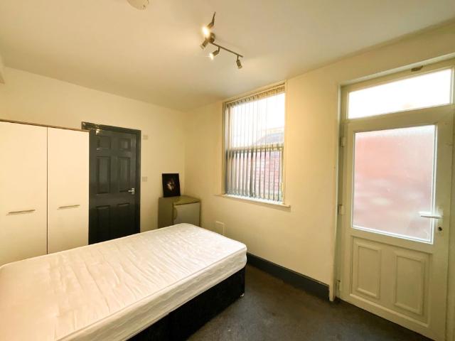 Room 2, Mansfield Road, Doncaster