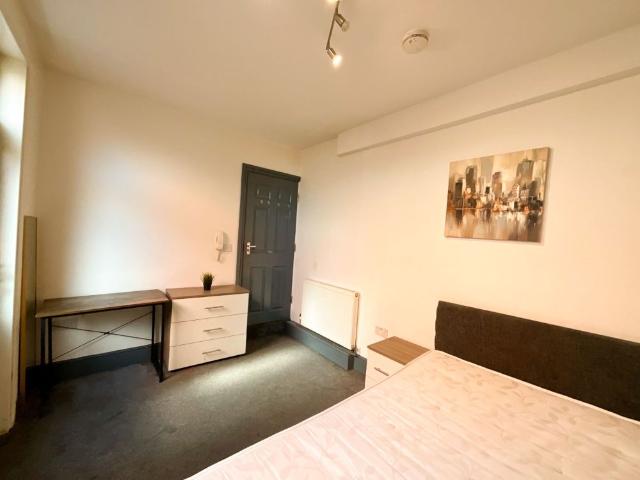 Room 2, Mansfield Road, Doncaster