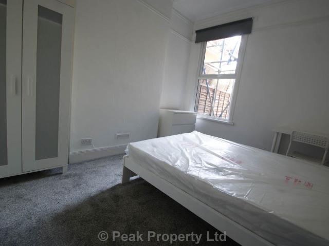 Room 2, Napier Avenue, Southend On Sea SS1, 5 bed shared accommodation to rent, £555 pcm | PrimeLocation