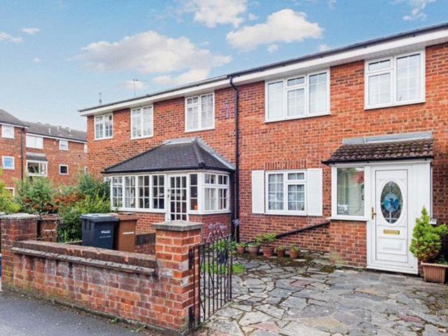 Room 2, Sharon Gardens, Victoria Park, London E9, Room to rent, £1,000 pcm | PrimeLocation