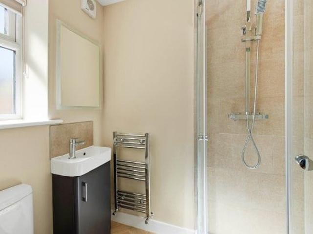 Room 2, Wellington street NG10, Property for rent