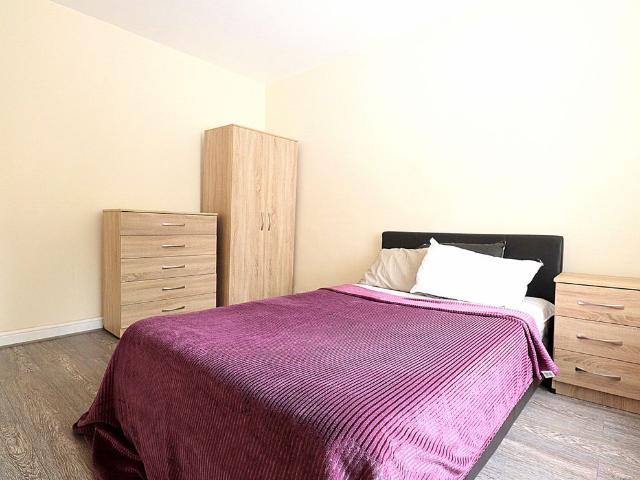 Room 2 Victoria Road, Bedford MK42, 1 bed terraced house to rent, £525 pcm | PrimeLocation