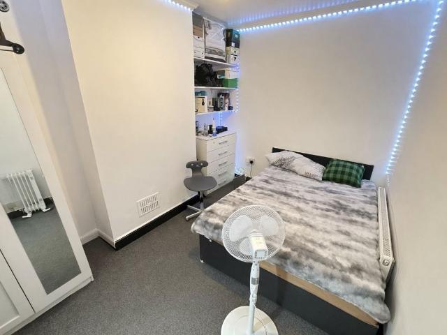 Room 3, 144 Baker Street, Luton, Bedfordshire LU1, Room to rent, £500 pcm | PrimeLocation