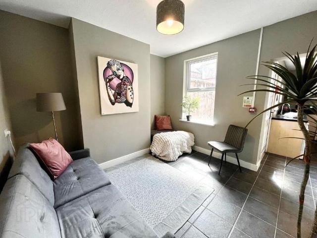 Room 3, 14 Beechmount Street, Belfast, BT12 7NG