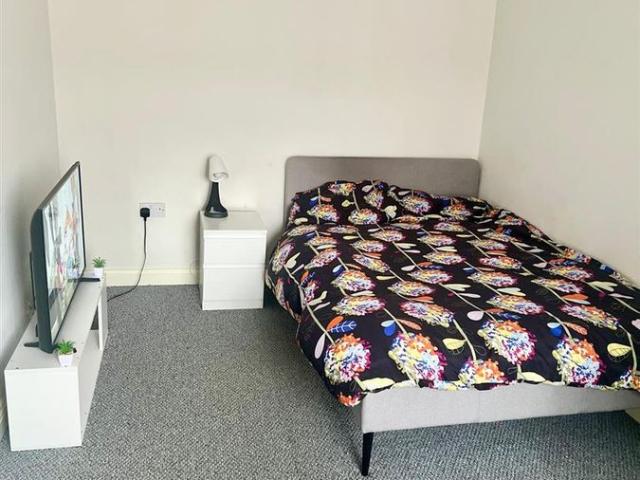 Room 3. 54 Mersey Road, Widnes WA8, 6 bed shared accommodation to rent, £480 pcm | PrimeLocation