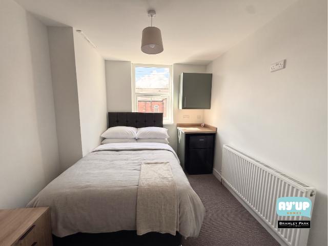 Room 3, 62 Broxholme Lane DN1, Room to rent, £520 pcm | PrimeLocation