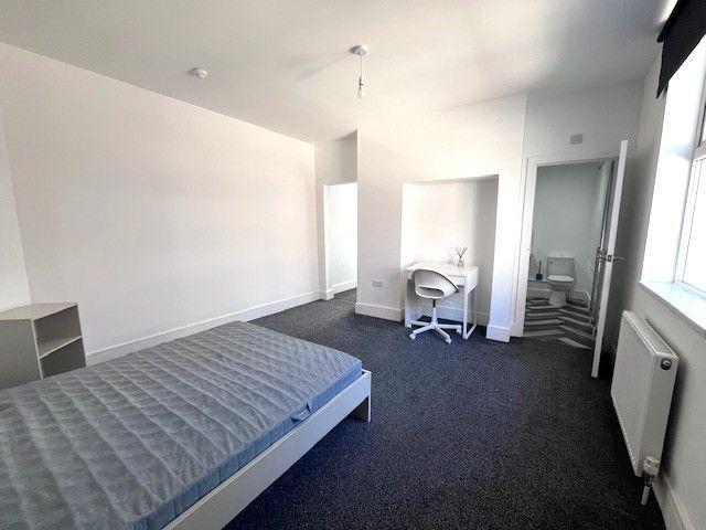 Room 3, 8 Vale View, Porthill ST5, Room to rent, £600 pcm | PrimeLocation