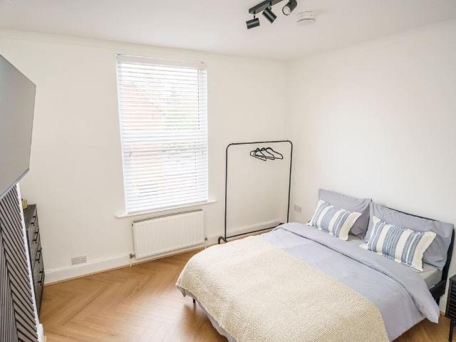 Room 3, Aigburth Road L17, Room to rent, £750 pcm | PrimeLocation