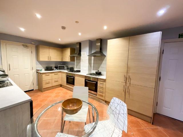 Room 3, Beckett Road, DN2