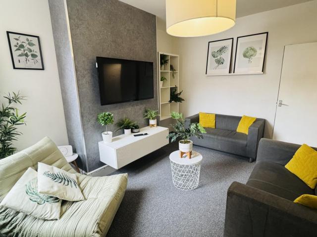 Room 3 for rent in 22 Vernon Road, Chester