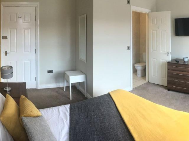 Room 3, Frederick Avenue, Stoke On Trent ST4, Room to rent, £550 pcm | PrimeLocation