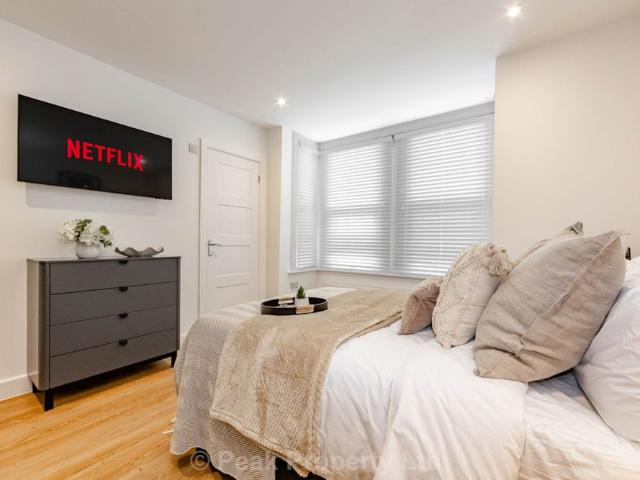 Room 3, Heygate Avenue, Southend On Sea